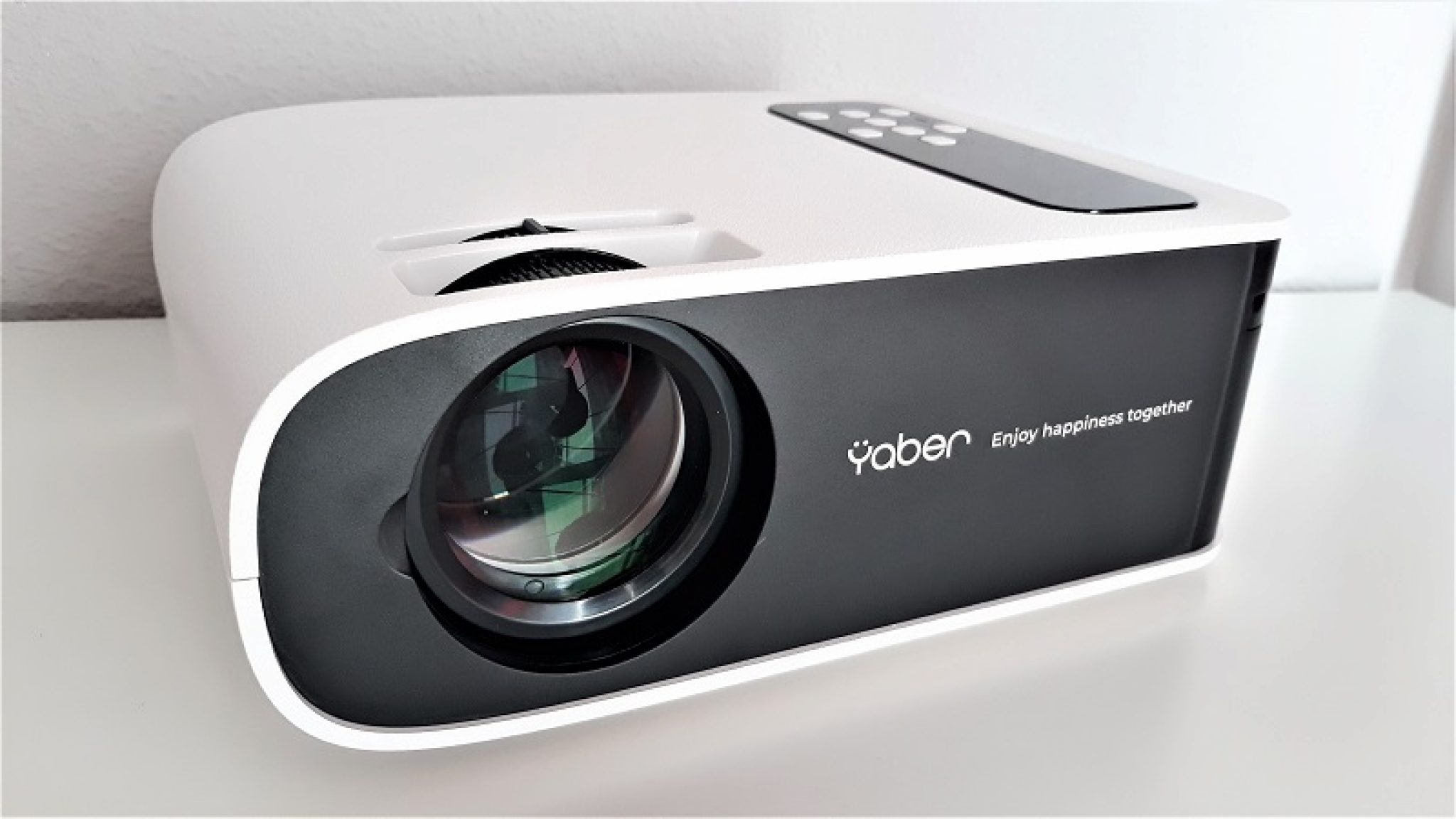 Yaber Pro V8, probamos este proyector Full HD con WiFi 6 y Bluetooth 5.0